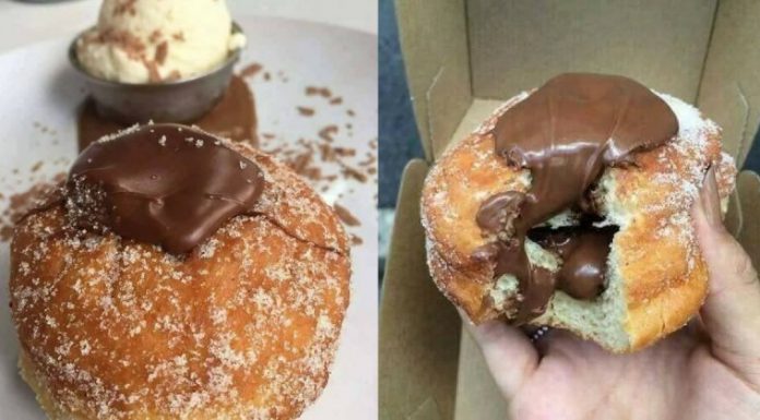 Sebuku Roti Terletak Elok Atas Meja Tak Terusik, Jadikan Pizza Sekelip ...