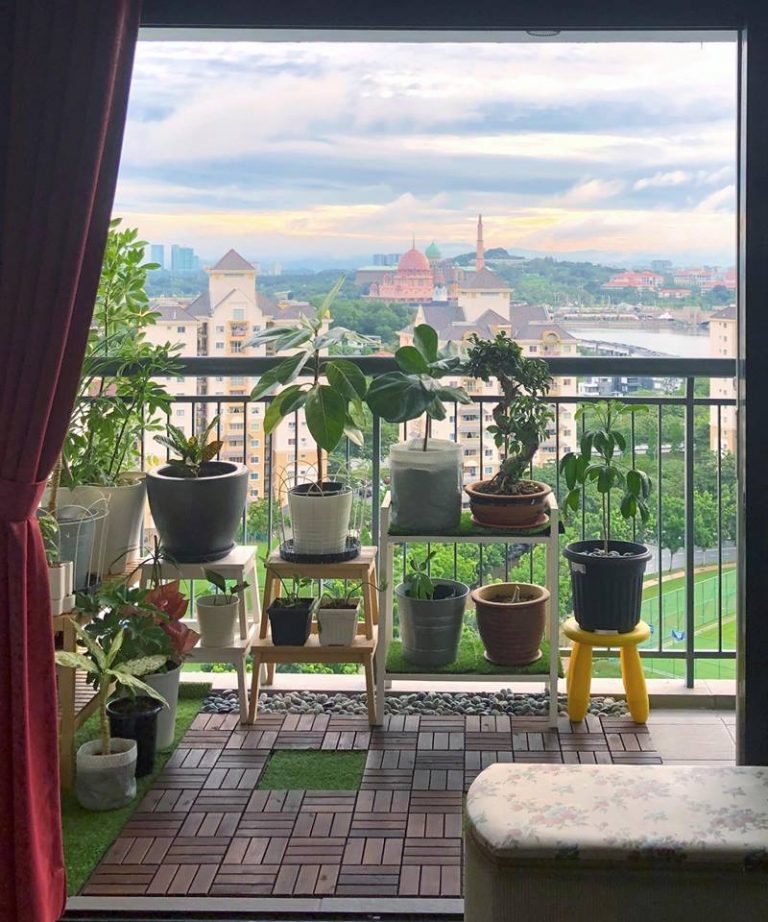 Balkoni Kediaman Ni Memang Awesome, Macam-macam Pokok Ada. Ni Tuan ...