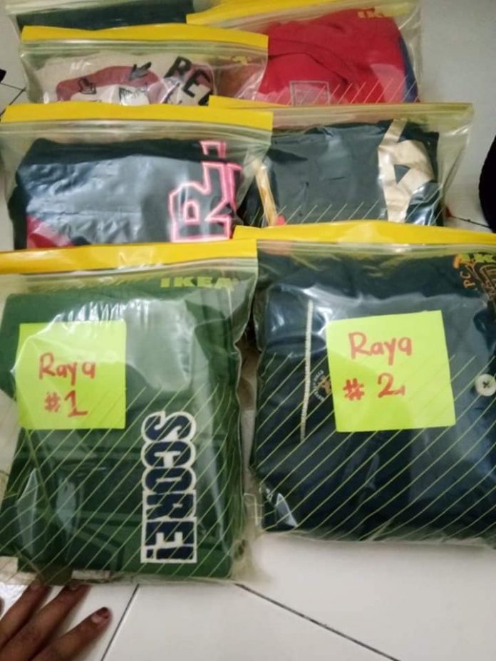 Pening Kepala Packing Baju Untuk Anak Beranak. Ni Ada 2 Orang Ibu ...