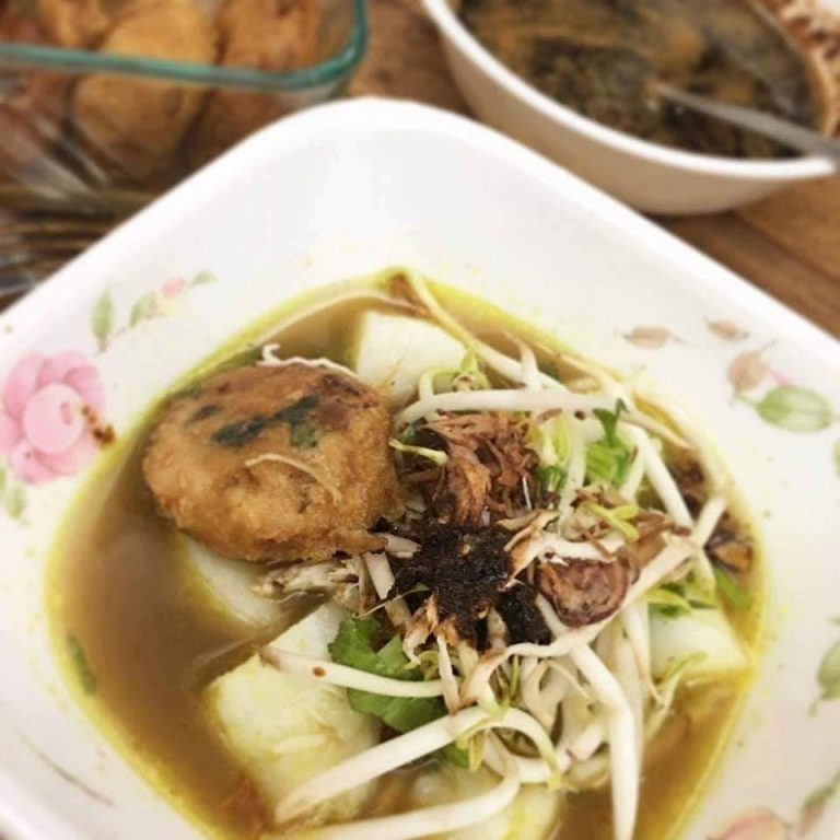 Sebuku Roti Terletak Elok Atas Meja Tak Terusik, Jadikan Pizza Sekelip ...