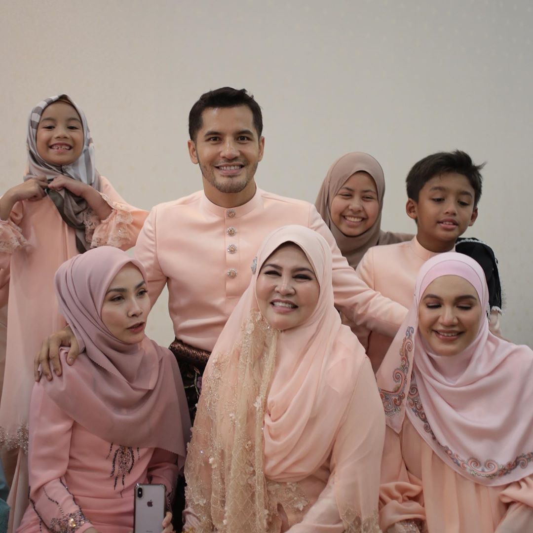 “Dulu Susah Mak Sibuk Niaga, Abang Jaga Dia Dari Lahir Sampai Besar ...