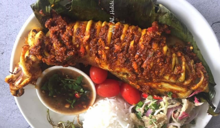 Nasi Ayam Paling Simple, Tapi Rasanya Memang Terlajak Sedap! - KELUARGA
