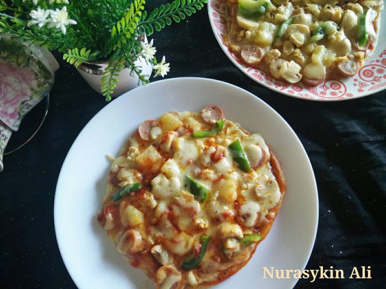 Roti Heaven Ala Pizza Terlajak Mudah, Ringkas Je Cara Buat. Makan Panas ...