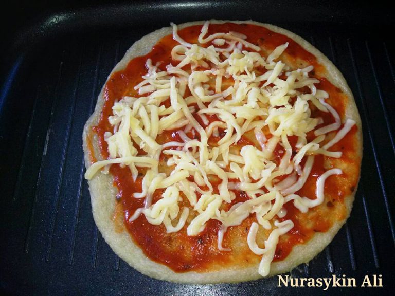 Roti Heaven Ala Pizza Terlajak Mudah, Ringkas Je Cara Buat. Makan Panas ...