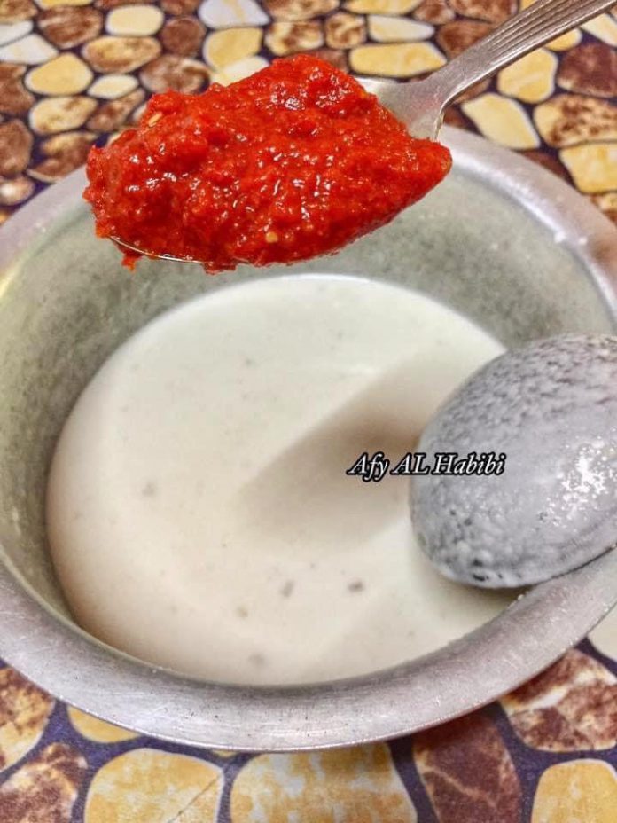 Sebuku Roti Terletak Elok Atas Meja Tak Terusik, Jadikan Pizza Sekelip ...