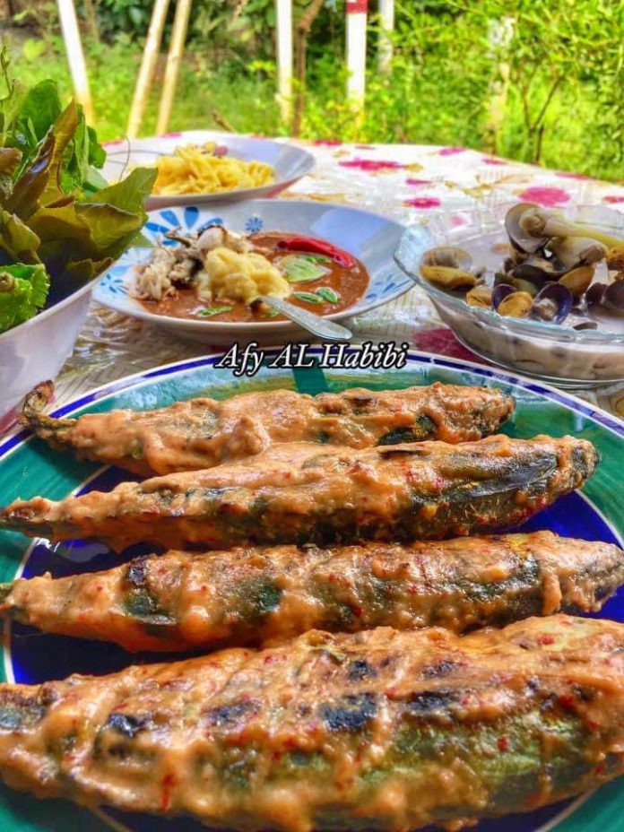 Sebuku Roti Terletak Elok Atas Meja Tak Terusik, Jadikan Pizza Sekelip ...