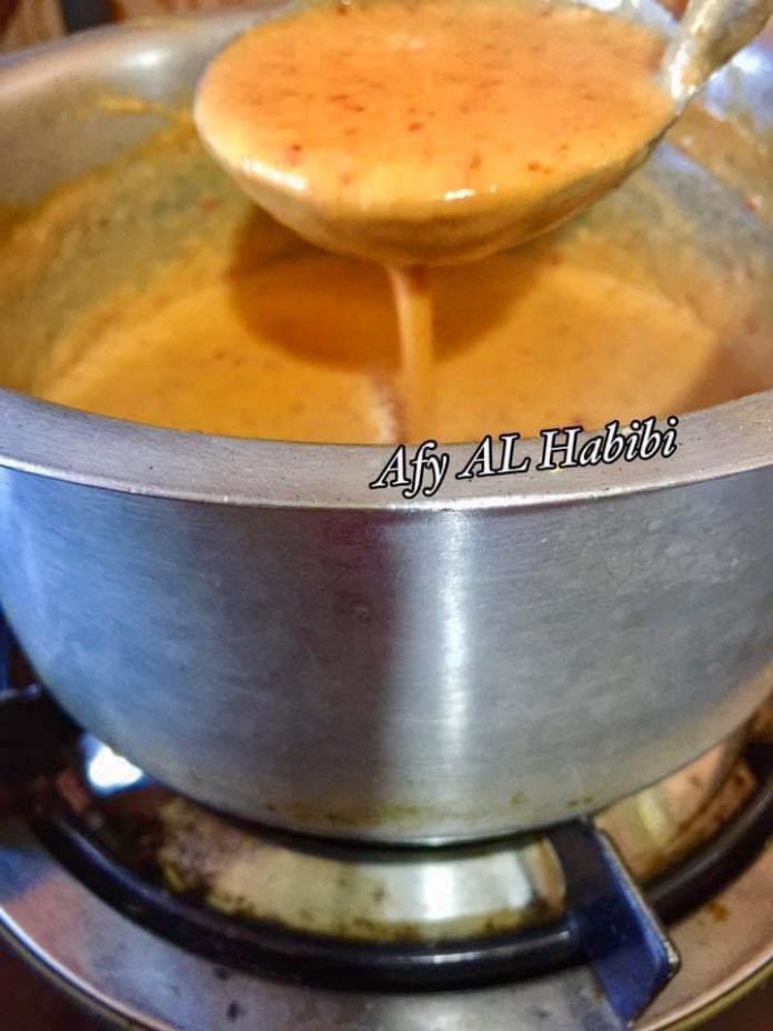 Sebuku Roti Terletak Elok Atas Meja Tak Terusik, Jadikan Pizza Sekelip ...