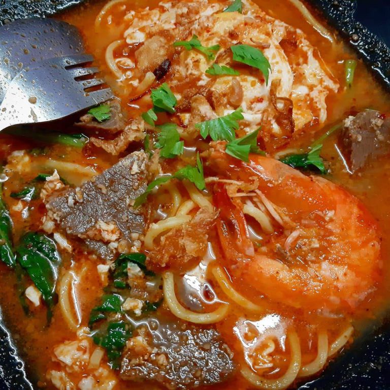 Sebuku Roti Terletak Elok Atas Meja Tak Terusik, Jadikan Pizza Sekelip ...