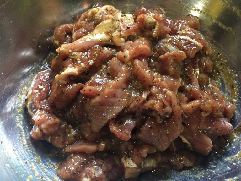 Sebuku Roti Terletak Elok Atas Meja Tak Terusik, Jadikan Pizza Sekelip ...