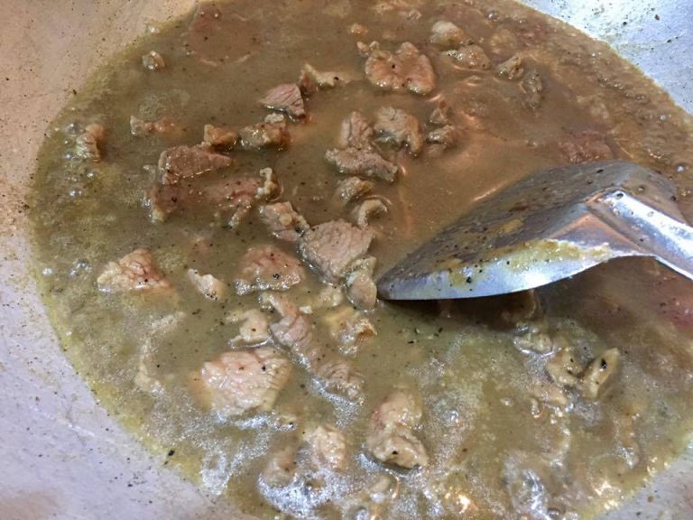 Sebuku Roti Terletak Elok Atas Meja Tak Terusik, Jadikan Pizza Sekelip ...