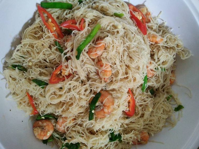 Resipi Bihun Goreng Singapore Macam Mak-Mak Masak. Rupanya Nak Sedap Kena Ada Bahan ‘Rahsia Ni!