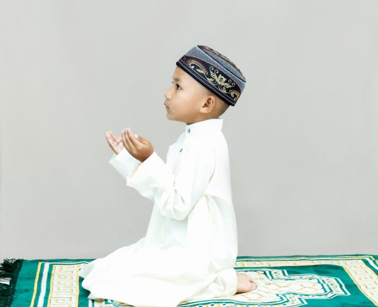 Apa Pun Jadi Dalam Hidup, Solat Jangan Tinggal. Ajarkan Anak Tentang Itu