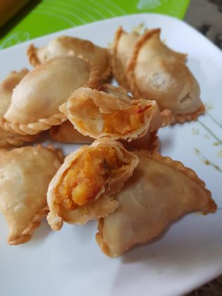 Resipi Karipap Daging Yang Kulitnya Lebih Rangup & Inti Sedap. Wanita ...