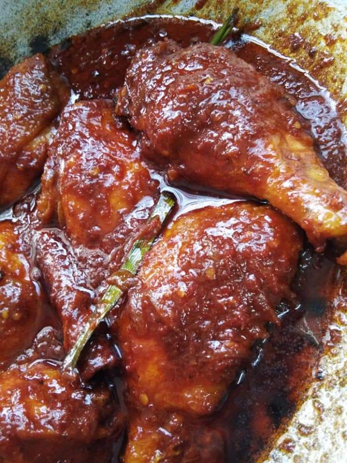 Sebuku Roti Terletak Elok Atas Meja Tak Terusik, Jadikan Pizza Sekelip ...