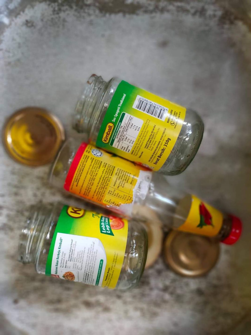 Tanggalkan Label Botol Tanpa Kesan Gam Jadi Mudah Bila Buat Macam Ni!