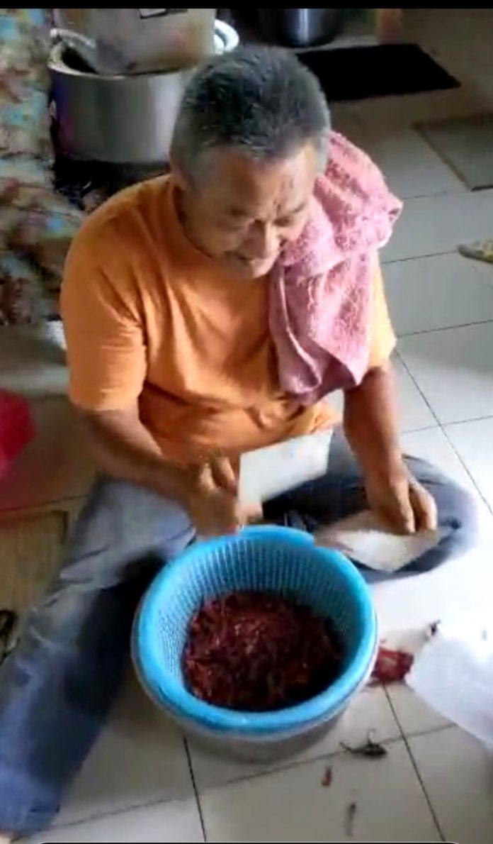 Nasi Ayam Paling Simple, Tapi Rasanya Memang Terlajak Sedap! - Keluarga