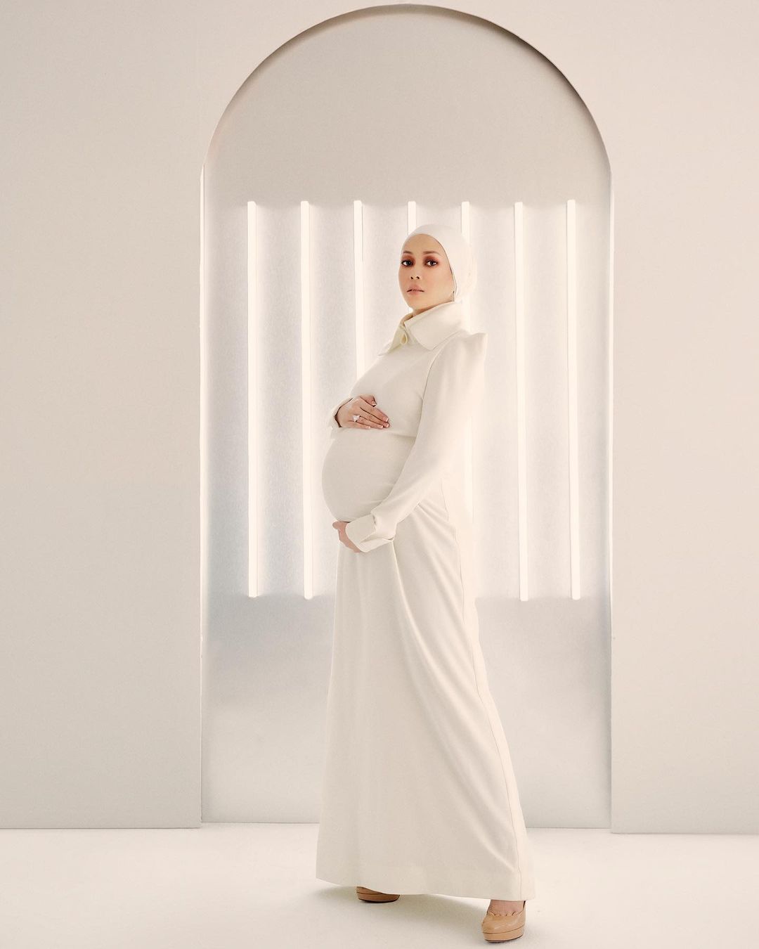 “Tuhan Beri Nikmat Indah Sekali Lagi Di Usia Sekarang." Azrinaz Hamil ...