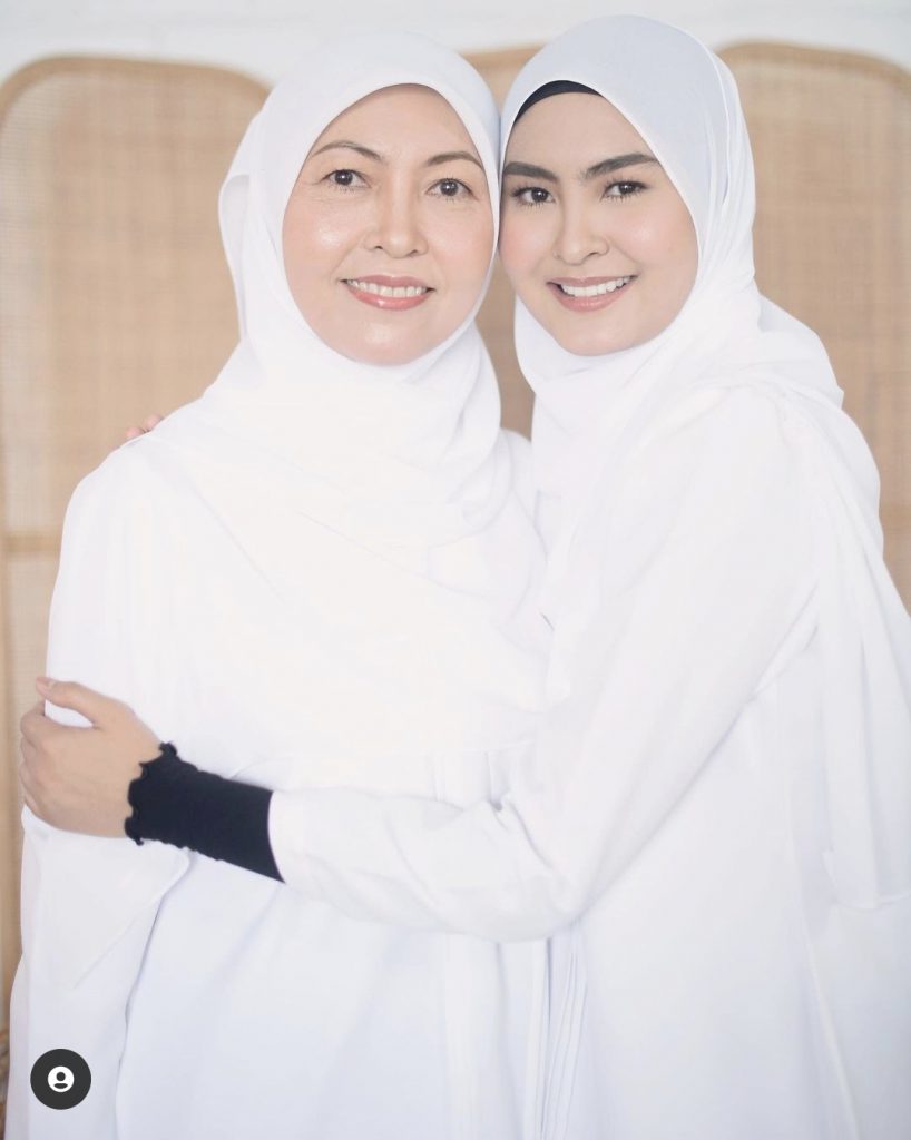 "Patut Anak Cantik, Ayah Muda & Segak. Copy Paste Muka." Kongsi Gambar Bersama, Wajah Bapa Wany ...