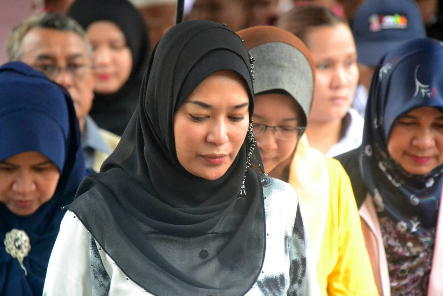 "Tenang & Lembut Je Air Muka. Tetap Cantik Macam Dulu. Terubat Rindu ...