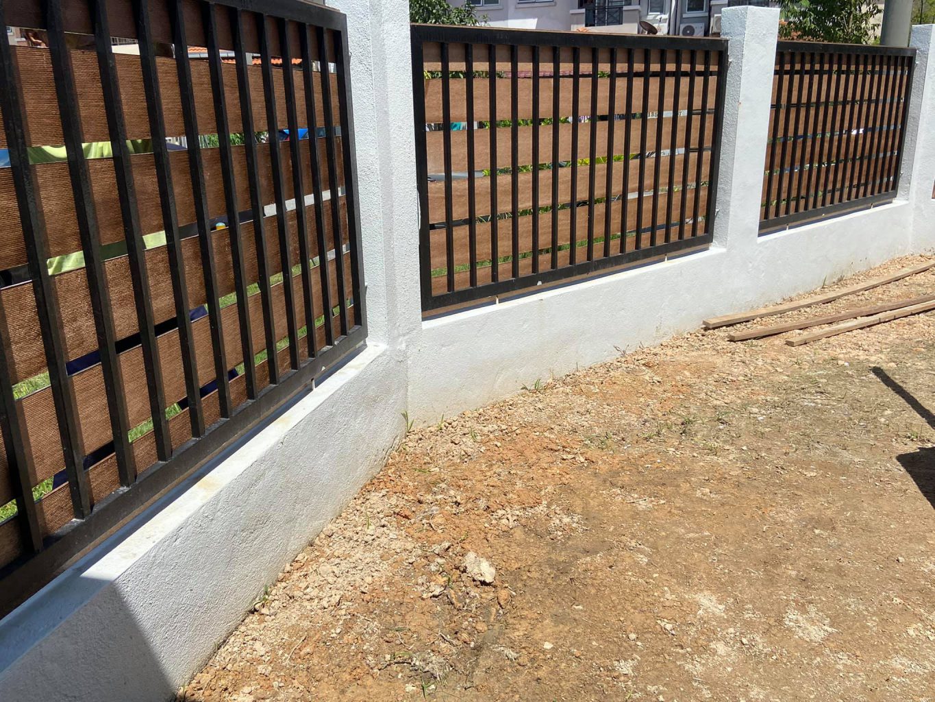 Nak Privasi Bila Santai Di Laman Rumah, Lelaki Ini DIY Pasang 'Shera ...