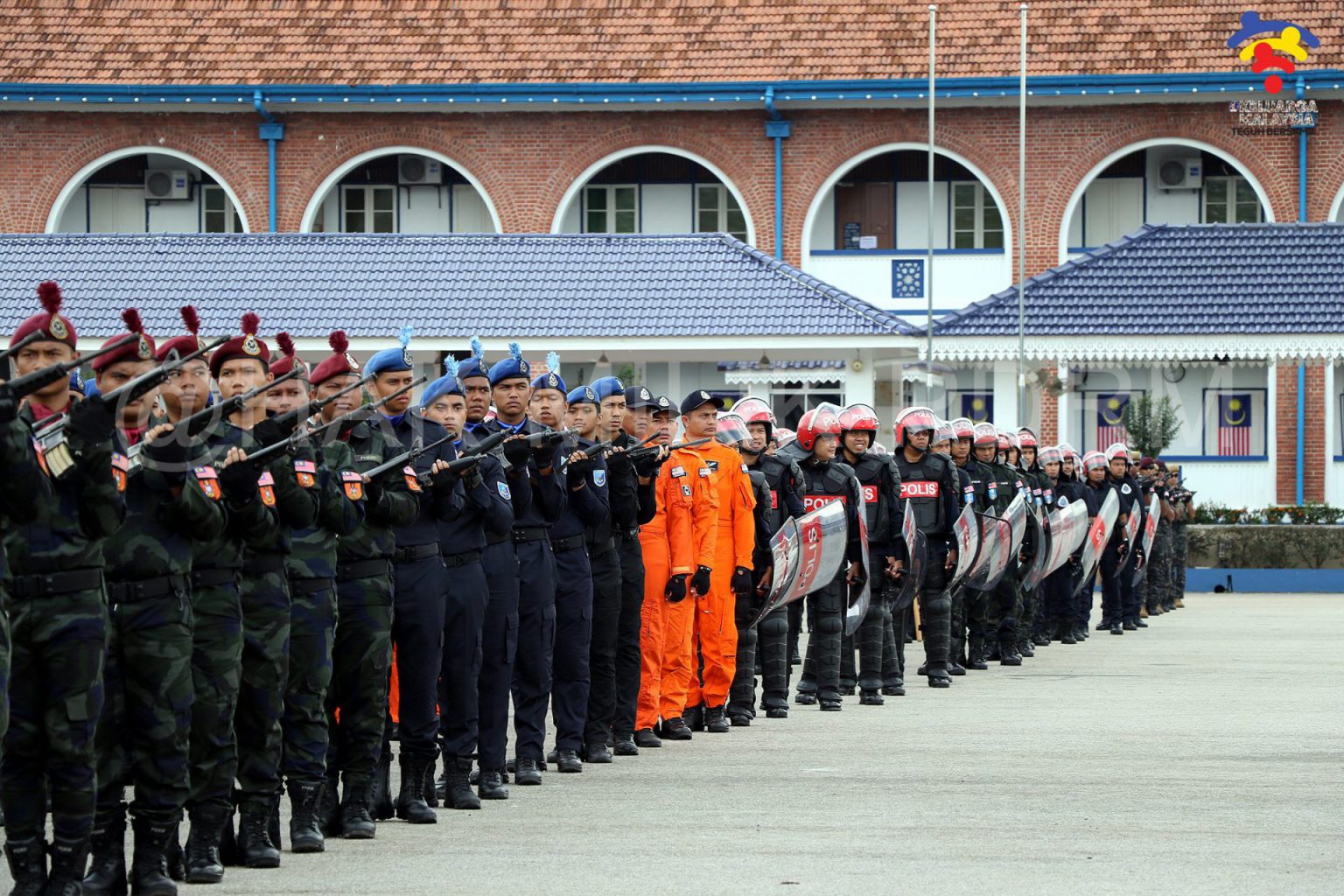 Bahang Hari Kebangsaan Ke 65 Kian Terasa, Koleksi Foto PDRM Bikin ...