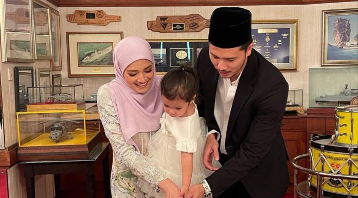 "Gembira Cara Tersendiri" Netizen Terhibur Tengok Gelagat Reen Rahim Dan Suami - KELUARGA