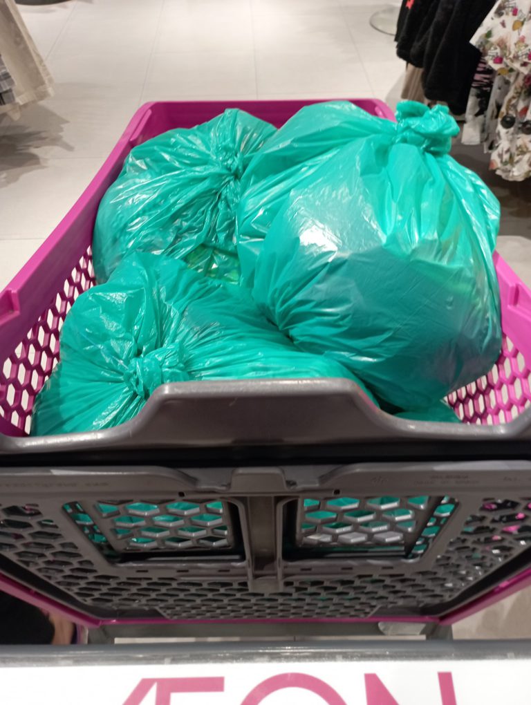 ‘Recycle’ Baju Lama Di H&M, Ibu Ini Dapat Voucher, Rupanya Ramai Tak Tahu!