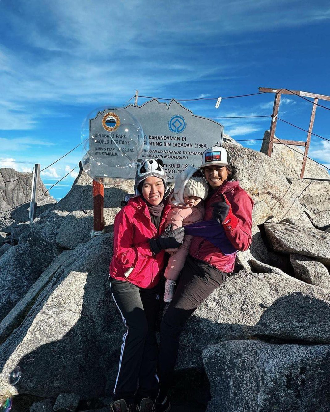 Hana Sofea Baru Usia 18 Bulan Dah Tawan Puncak Gunung Kinabalu!