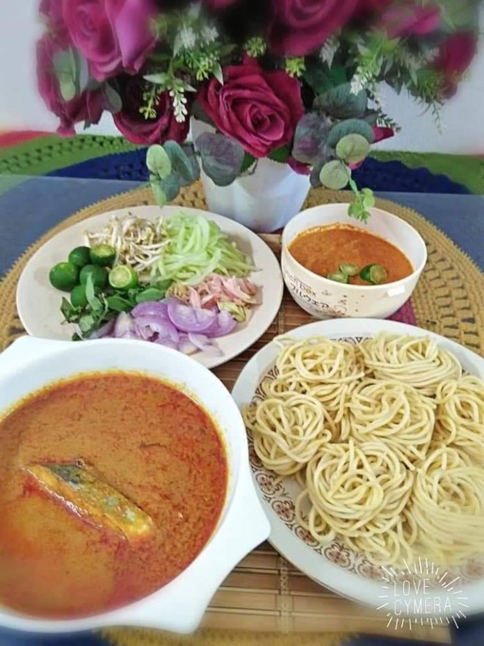 Nasi Ayam Paling Simple, Tapi Rasanya Memang Terlajak Sedap! - KELUARGA