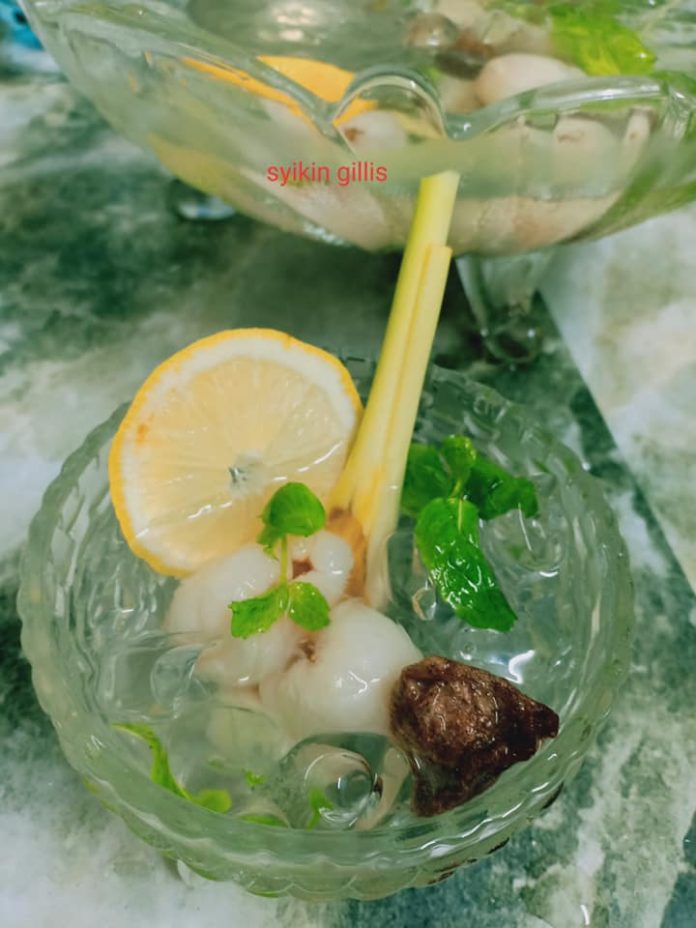 Minum Air Soda Herb Ketika Berbuka, Kenikmatan Dan Kesegaran Jelas ...