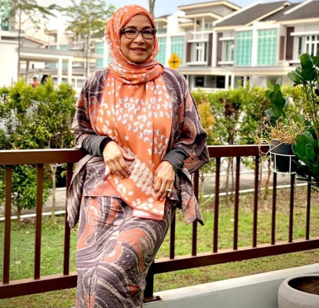 Aida Khalida Cantik Semula Jadi, Usia Lewat 60an Pun Masih Nampak Anggun